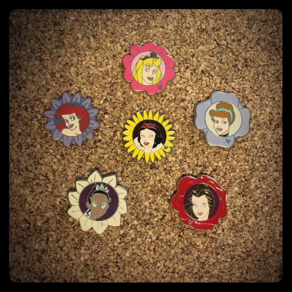 6 Disney Princess Flowers Cast Lanyard Pin Set - Gem